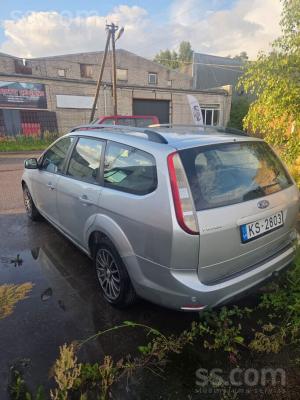 Pelēks Ford Focus 2008 Rīga, ar dzinēja tilpumu 1.60 L un nobraukumu 295 tūkst. km par 550 €, foto 3 vietnē AUTOMOTO.COM.LV