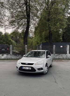 Pelēks Ford Focus 2008 Kauņa, ar dzinēja tilpumu 1.56 L un nobraukumu 190 tūkst. km par 1650 €, foto  vietnē AUTOMOTO.COM.LV
