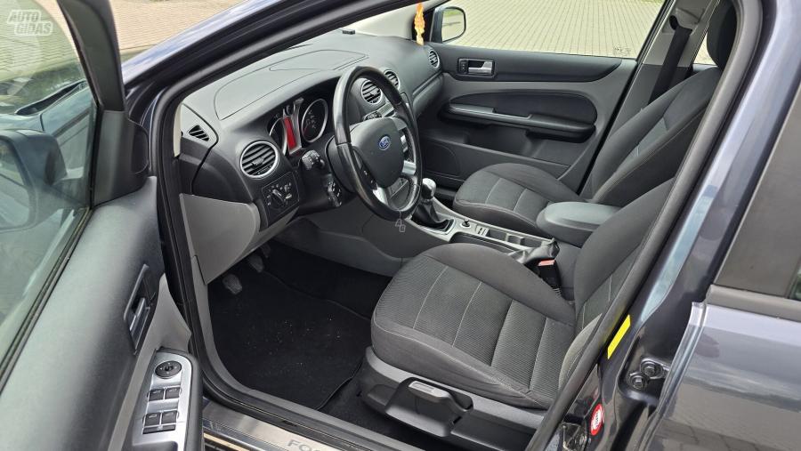 Grey Ford Focus 2008 in Marijampole, with an engine capacity of 1.60 L and mileage of 174 thousand km for 1750 €, photo 8 on AUTOMOTO.COM.LV