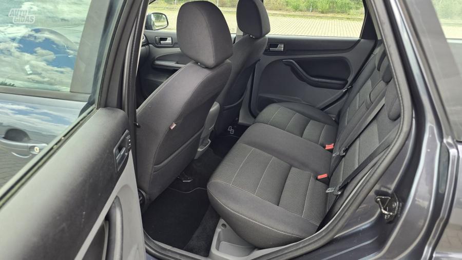 Grey Ford Focus 2008 in Marijampole, with an engine capacity of 1.60 L and mileage of 174 thousand km for 1750 €, photo 15 on AUTOMOTO.COM.LV