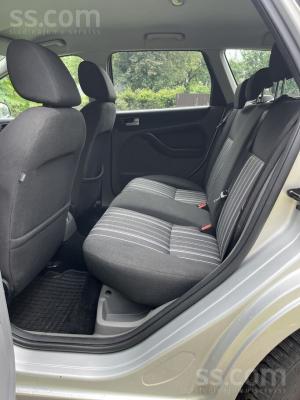 Pelēks Ford Focus 2008 Rīga, ar dzinēja tilpumu 1.60 L un nobraukumu 358 tūkst. km par 1790 €, foto 6 vietnē AUTOMOTO.COM.LV