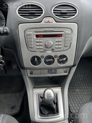 Pelēks Ford Focus 2008 Rīga, ar dzinēja tilpumu 1.60 L un nobraukumu 358 tūkst. km par 1790 €, foto 8 vietnē AUTOMOTO.COM.LV