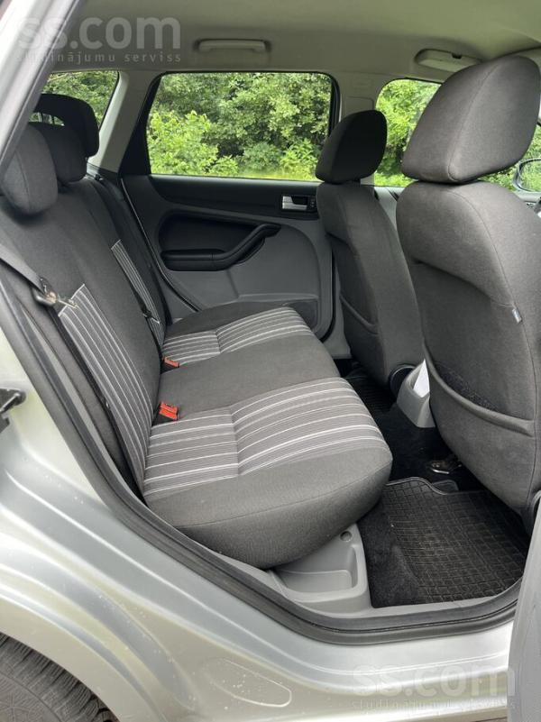 Pelēks Ford Focus 2008 Rīga, ar dzinēja tilpumu 1.60 L un nobraukumu 358 tūkst. km par 1790 €, foto 8 vietnē AUTOMOTO.COM.LV