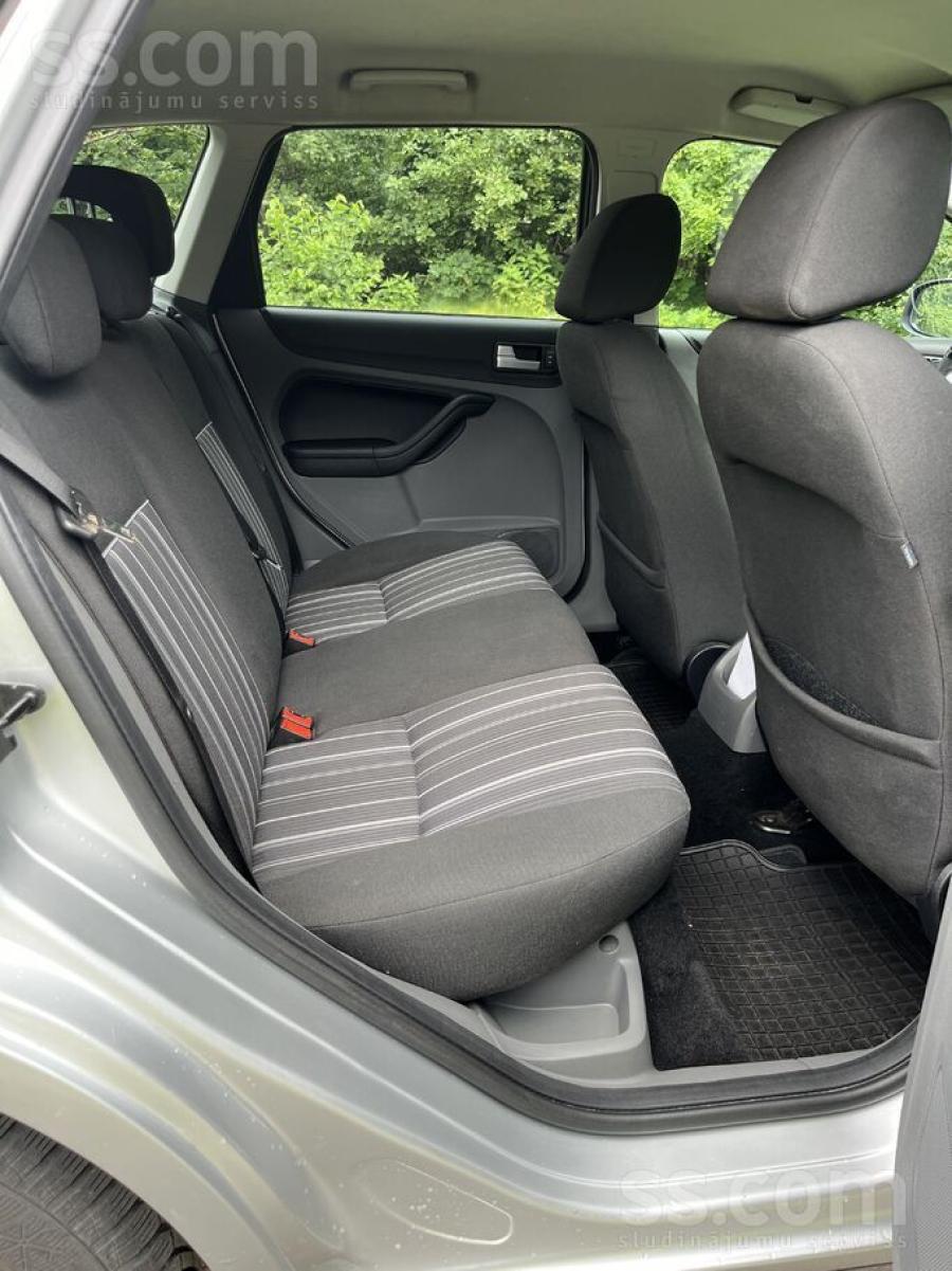 Pelēks Ford Focus 2008 Rīga, ar dzinēja tilpumu 1.60 L un nobraukumu 358 tūkst. km par 1790 €, foto 9 vietnē AUTOMOTO.COM.LV