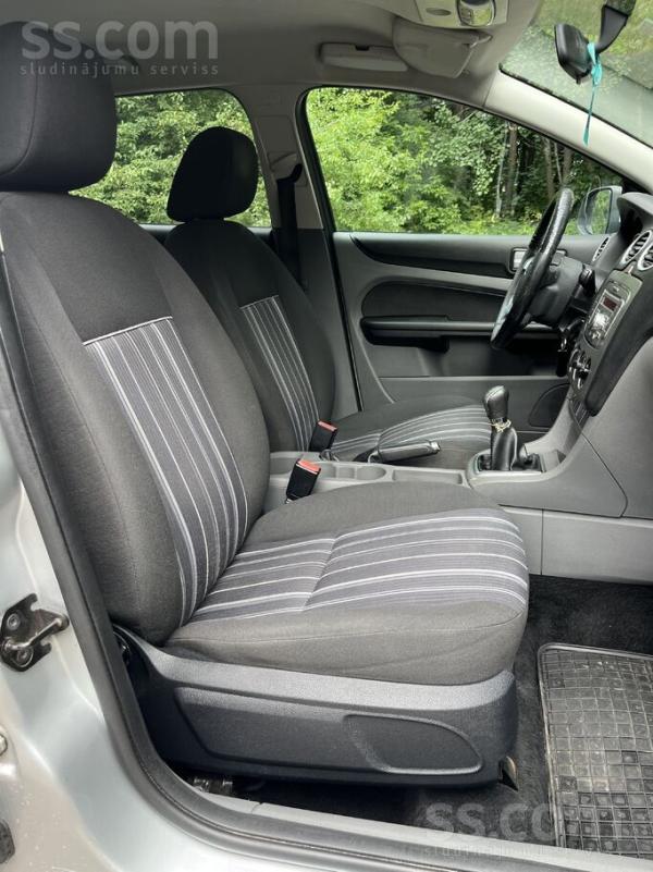 Pelēks Ford Focus 2008 Rīga, ar dzinēja tilpumu 1.60 L un nobraukumu 358 tūkst. km par 1790 €, foto 10 vietnē AUTOMOTO.COM.LV