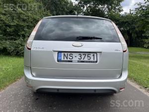Pelēks Ford Focus 2008 Rīga, ar dzinēja tilpumu 1.60 L un nobraukumu 358 tūkst. km par 1790 €, foto 17 vietnē AUTOMOTO.COM.LV
