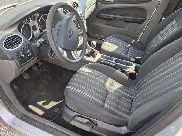 Pelēks Ford Focus 2008 Marijampole, ar dzinēja tilpumu 1.60 L un nobraukumu 240 tūkst. km par 2000 €, foto 5 vietnē AUTOMOTO.COM.LV
