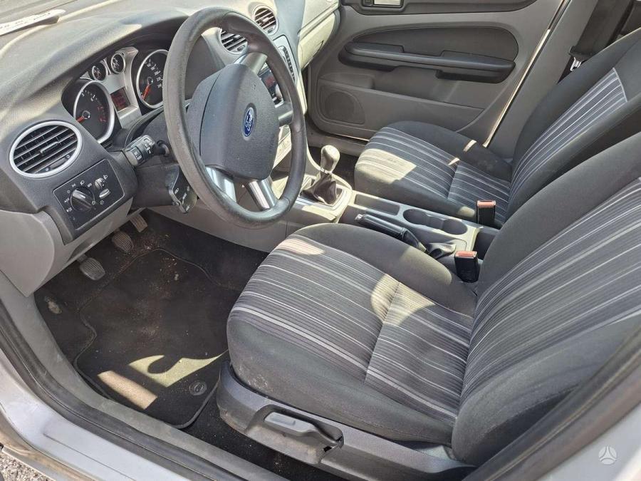 Pelēks Ford Focus 2008 Marijampole, ar dzinēja tilpumu 1.60 L un nobraukumu 240 tūkst. km par 2000 €, foto 6 vietnē AUTOMOTO.COM.LV