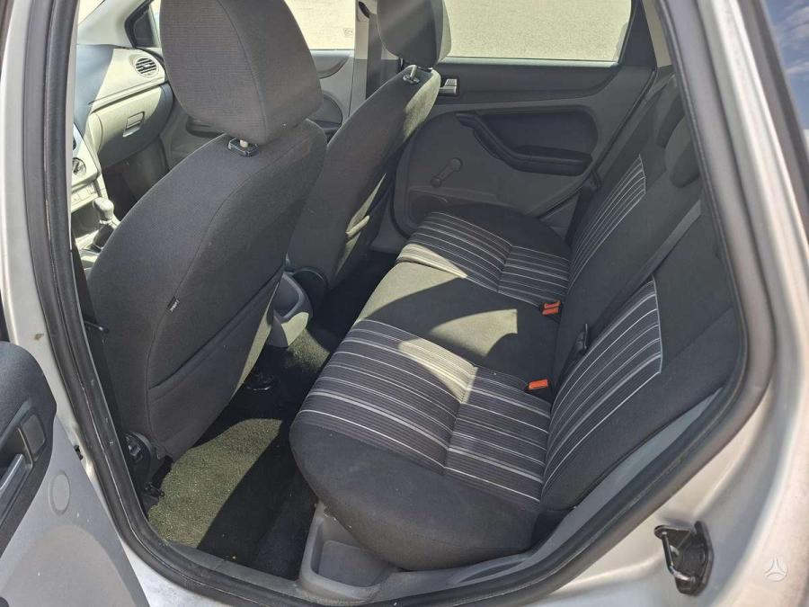 Pelēks Ford Focus 2008 Marijampole, ar dzinēja tilpumu 1.60 L un nobraukumu 240 tūkst. km par 2000 €, foto 7 vietnē AUTOMOTO.COM.LV