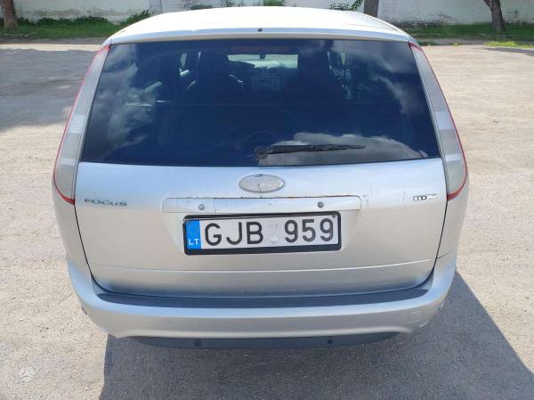 Grey Ford Focus 2008 in Vilnius, with an engine capacity of 1.56 L and mileage of 330 thousand km for 1200 €, photo 3 on AUTOMOTO.COM.LV