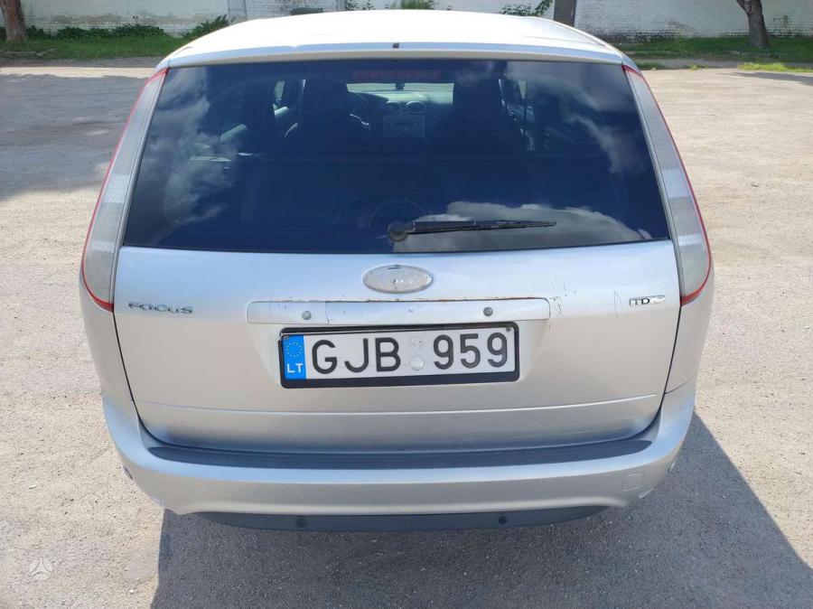 Pelēks Ford Focus 2008 Viļņa, ar dzinēja tilpumu 1.56 L un nobraukumu 330 tūkst. km par 1200 €, foto 4 vietnē AUTOMOTO.COM.LV