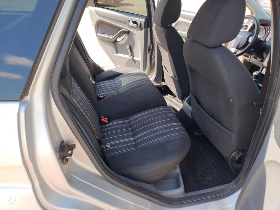 Pelēks Ford Focus 2008 Viļņa, ar dzinēja tilpumu 1.56 L un nobraukumu 330 tūkst. km par 1200 €, foto 7 vietnē AUTOMOTO.COM.LV