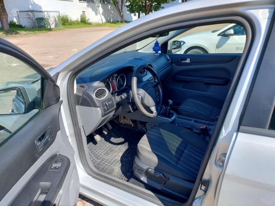 Pelēks Ford Focus 2008 Viļņa, ar dzinēja tilpumu 1.56 L un nobraukumu 330 tūkst. km par 1200 €, foto 8 vietnē AUTOMOTO.COM.LV