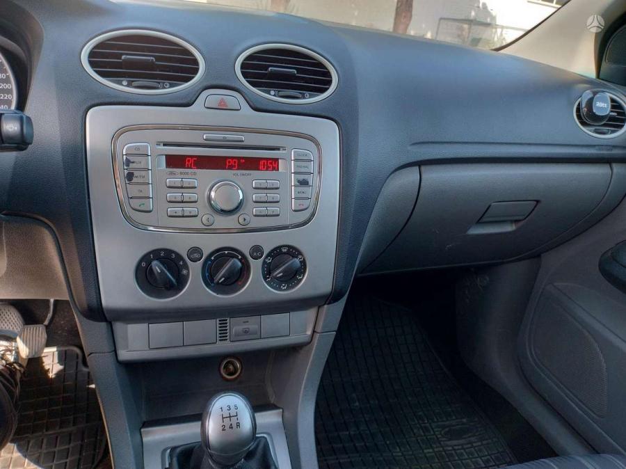 Pelēks Ford Focus 2008 Viļņa, ar dzinēja tilpumu 1.56 L un nobraukumu 330 tūkst. km par 1200 €, foto 9 vietnē AUTOMOTO.COM.LV