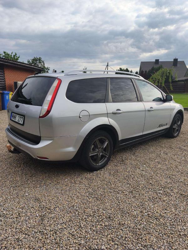 Grey Ford Focus 2008 in Kelme, with an engine capacity of 1.60 L and mileage of 296 thousand km for 1650 €, photo 5 on AUTOMOTO.COM.LV