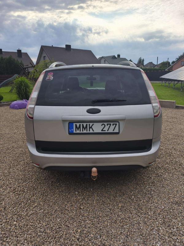 Grey Ford Focus 2008 in Kelme, with an engine capacity of 1.60 L and mileage of 296 thousand km for 1650 €, photo 6 on AUTOMOTO.COM.LV