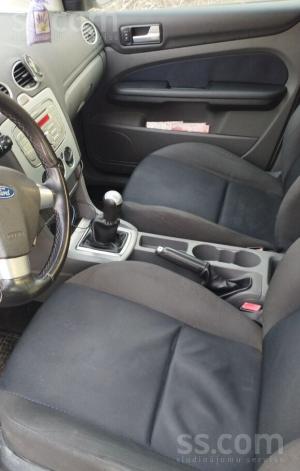 Pelēks Ford Focus 2008 Rīga, ar dzinēja tilpumu 1.60 L un nobraukumu 258 tūkst. km par 1400 €, foto 9 vietnē AUTOMOTO.COM.LV