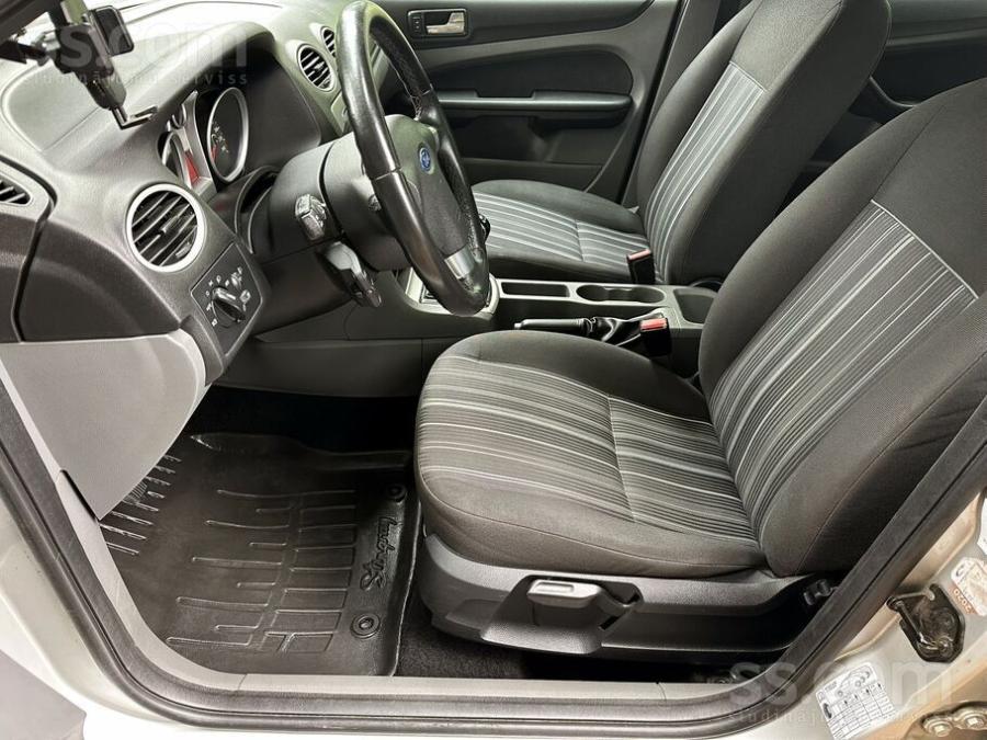 Grey Ford Focus 2008 in Riga, with an engine capacity of 1.60 L and mileage of 226 thousand km for 2200 €, photo 12 on AUTOMOTO.COM.LV