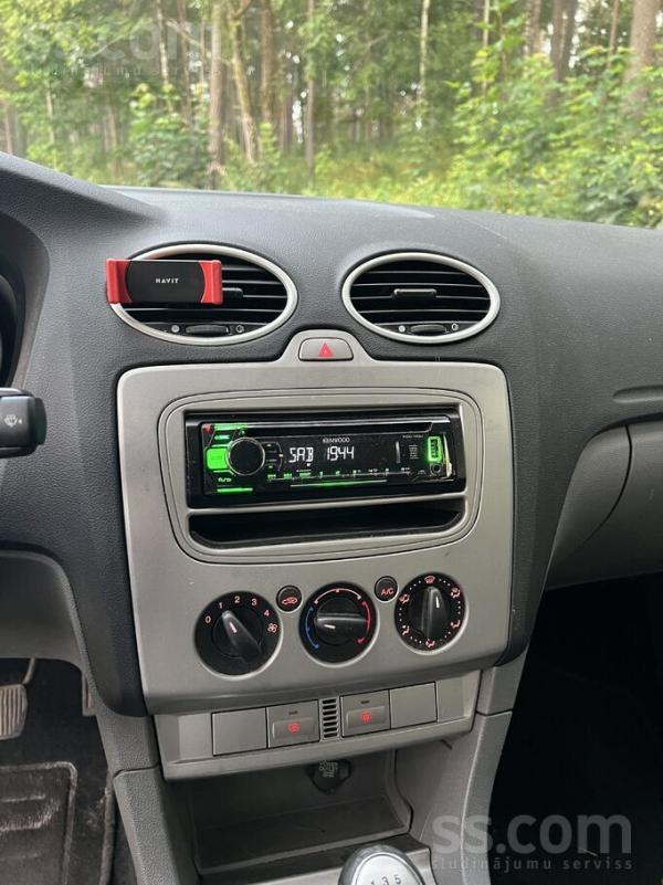 Pelēks Ford Focus 2008 Rīga, ar dzinēja tilpumu 1.60 L un nobraukumu 268 tūkst. km par 1450 €, foto 9 vietnē AUTOMOTO.COM.LV