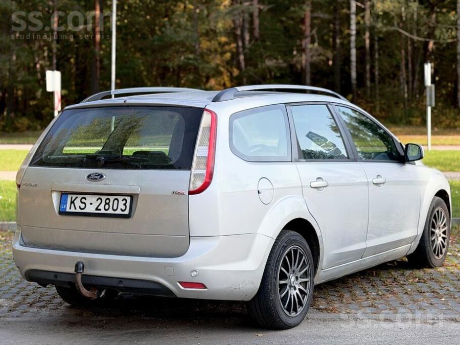 Grey Ford Focus 2008 in Jurmala, with an engine capacity of 1.60 L and mileage of 297 thousand km for 1100 €, photo 4 on AUTOMOTO.COM.LV