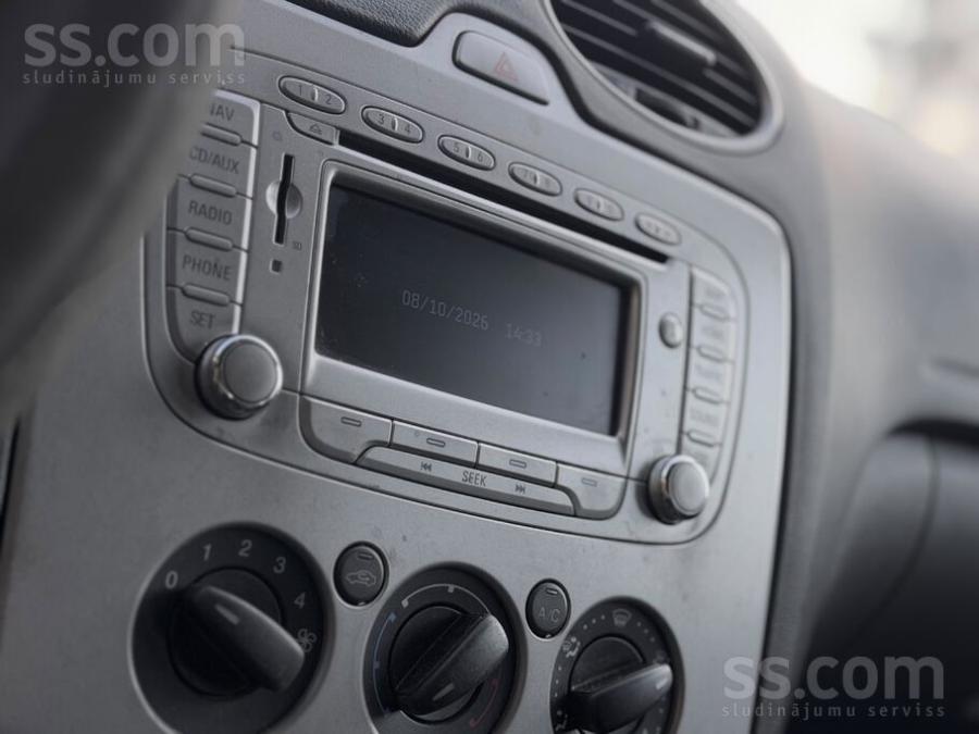 Grey Ford Focus 2008 in Jurmala, with an engine capacity of 1.60 L and mileage of 297 thousand km for 1100 €, photo 7 on AUTOMOTO.COM.LV