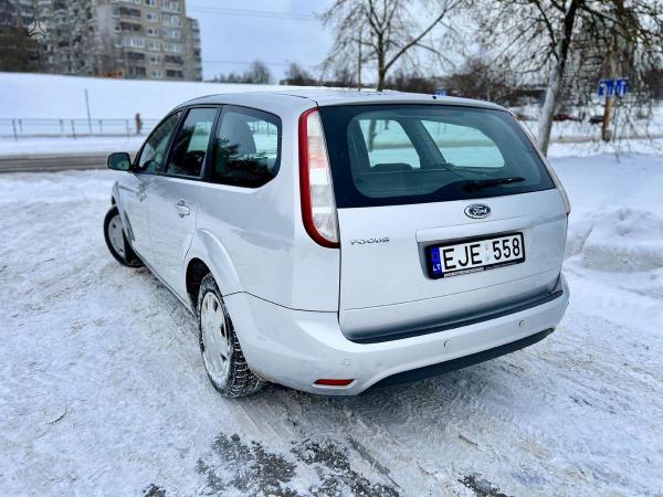Grey Ford Focus 2009 in Vilnius, with an engine capacity of 1.60 L and mileage of 207 thousand km for 1650 €, photo 4 on AUTOMOTO.COM.LV