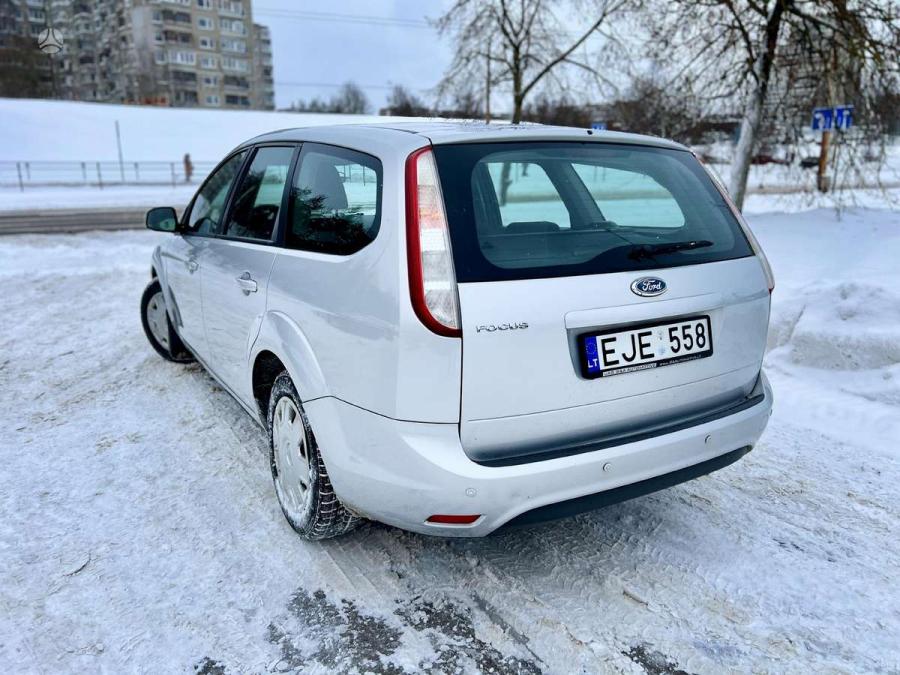 Grey Ford Focus 2009 in Vilnius, with an engine capacity of 1.60 L and mileage of 207 thousand km for 1650 €, photo 4 on AUTOMOTO.COM.LV