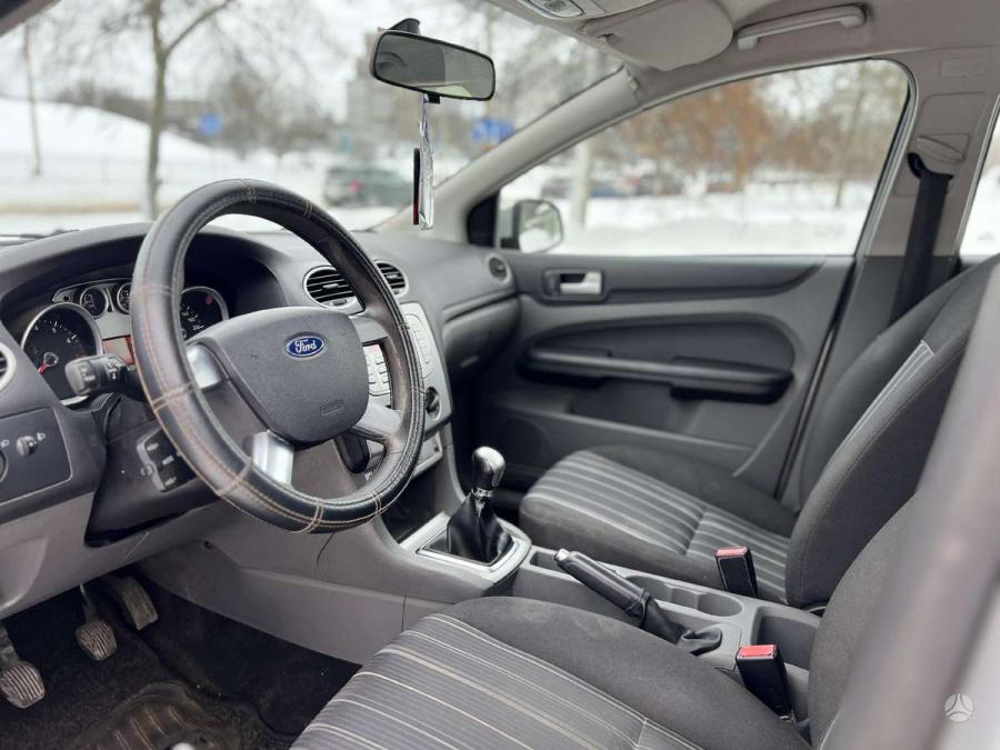 Grey Ford Focus 2009 in Vilnius, with an engine capacity of 1.60 L and mileage of 207 thousand km for 1650 €, photo 10 on AUTOMOTO.COM.LV