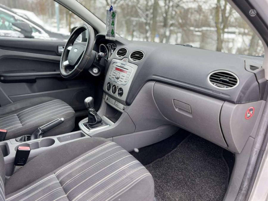 Grey Ford Focus 2009 in Vilnius, with an engine capacity of 1.60 L and mileage of 207 thousand km for 1650 €, photo 12 on AUTOMOTO.COM.LV