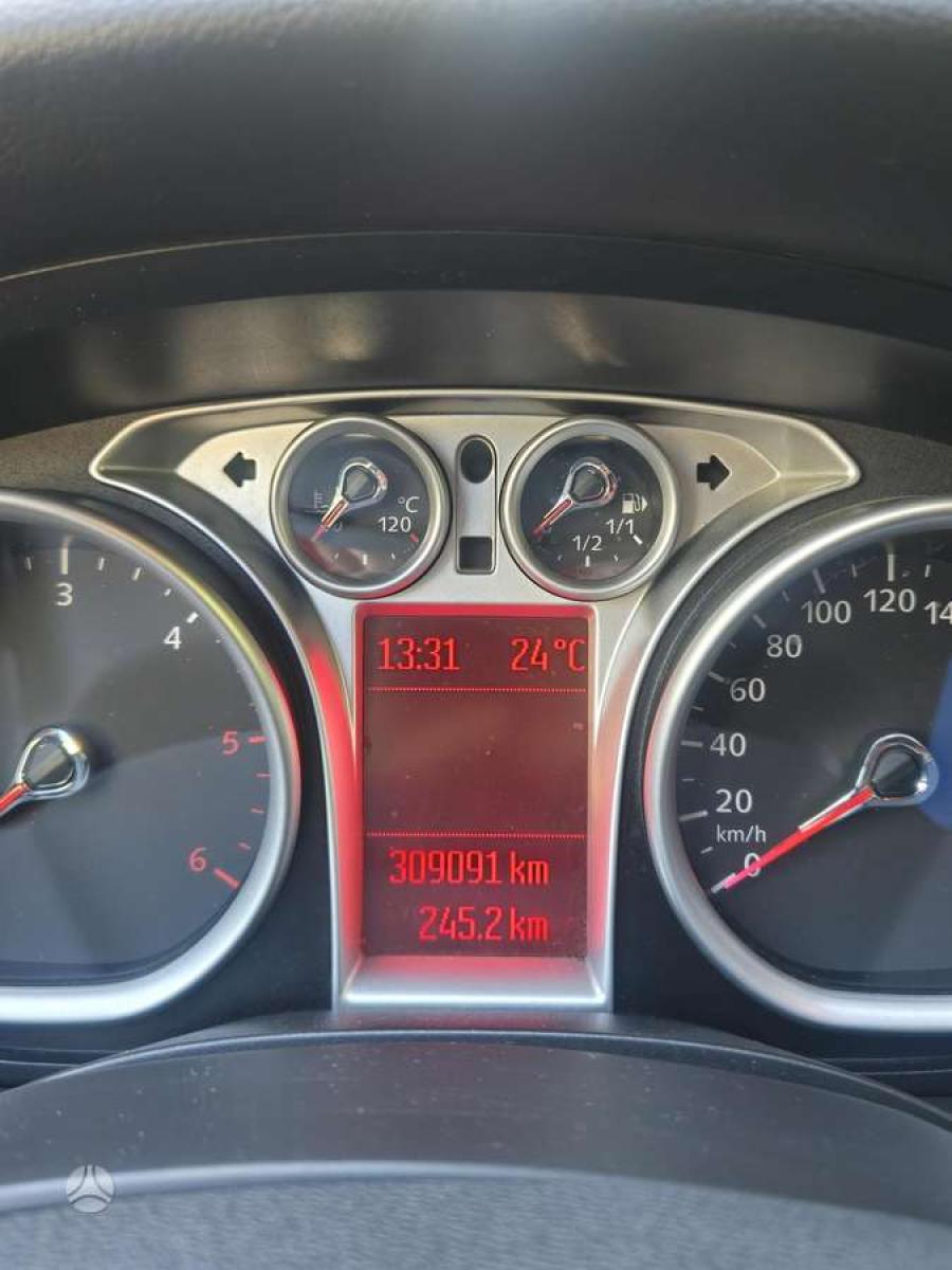 Grey Ford Focus 2009 in Vilnius, with an engine capacity of 1.56 L and mileage of 309 thousand km for 1750 €, photo 6 on AUTOMOTO.COM.LV