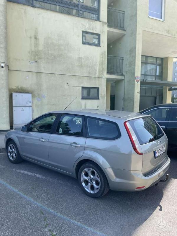 Pelēks Ford Focus 2009 Viļņa, ar dzinēja tilpumu 1.60 L un nobraukumu 225 tūkst. km par 1950 €, foto 2 vietnē AUTOMOTO.COM.LV