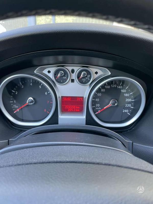 Pelēks Ford Focus 2009 Viļņa, ar dzinēja tilpumu 1.60 L un nobraukumu 225 tūkst. km par 1950 €, foto 4 vietnē AUTOMOTO.COM.LV