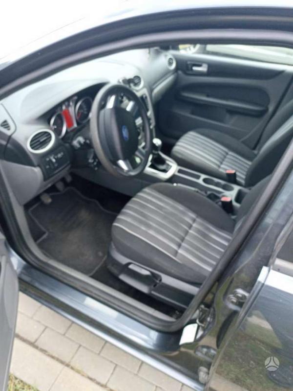 Pelēks Ford Focus 2009 Viļņa, ar dzinēja tilpumu 1.60 L un nobraukumu 237 tūkst. km par 1900 €, foto 7 vietnē AUTOMOTO.COM.LV