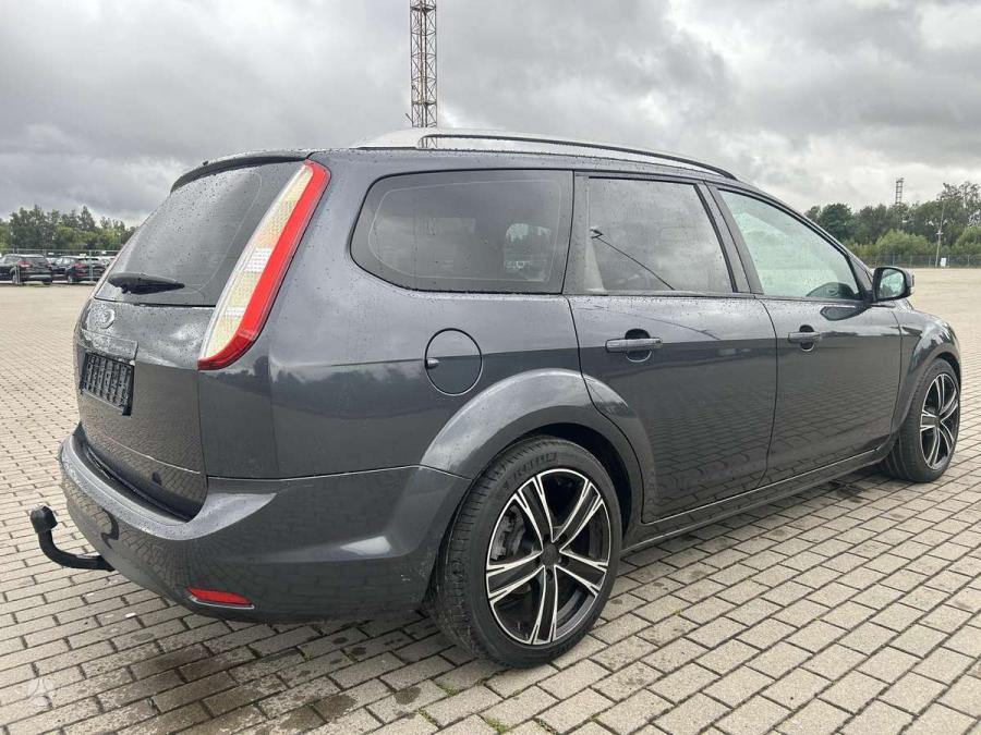 Pelēks Ford Focus 2009 Marijampole, ar dzinēja tilpumu 1.60 L un nobraukumu 246 tūkst. km par 1899 €, foto 5 vietnē AUTOMOTO.COM.LV
