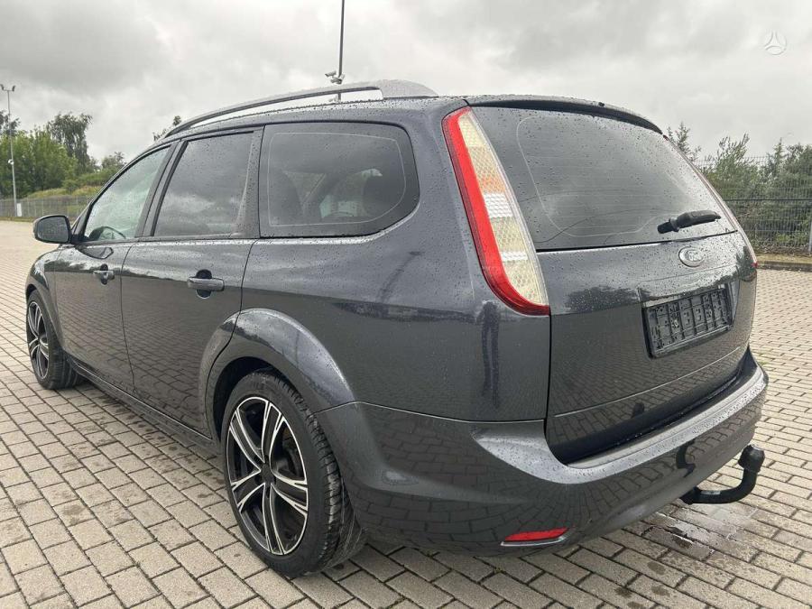 Pelēks Ford Focus 2009 Marijampole, ar dzinēja tilpumu 1.60 L un nobraukumu 246 tūkst. km par 1899 €, foto 7 vietnē AUTOMOTO.COM.LV