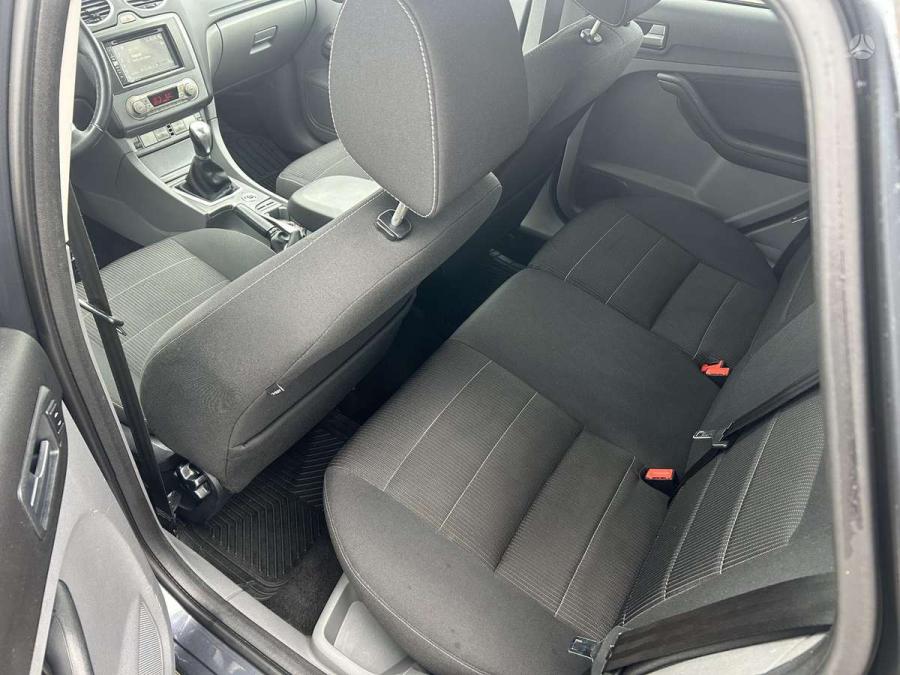 Pelēks Ford Focus 2009 Marijampole, ar dzinēja tilpumu 1.60 L un nobraukumu 246 tūkst. km par 1899 €, foto 25 vietnē AUTOMOTO.COM.LV