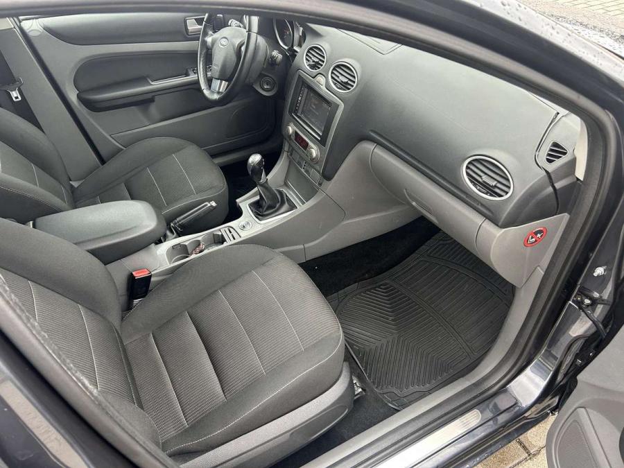Pelēks Ford Focus 2009 Marijampole, ar dzinēja tilpumu 1.60 L un nobraukumu 246 tūkst. km par 1899 €, foto 29 vietnē AUTOMOTO.COM.LV