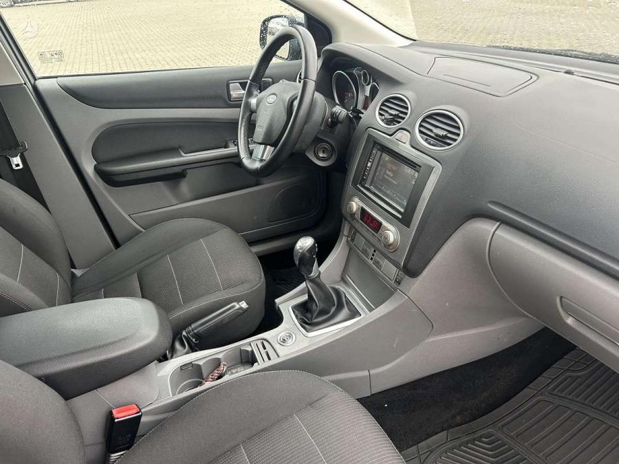 Pelēks Ford Focus 2009 Marijampole, ar dzinēja tilpumu 1.60 L un nobraukumu 246 tūkst. km par 1899 €, foto 30 vietnē AUTOMOTO.COM.LV