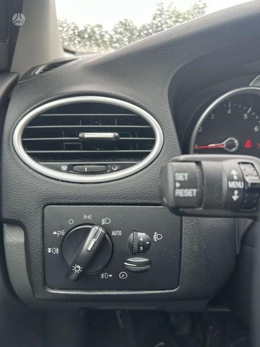 Pelēks Ford Focus 2009 Marijampole, ar dzinēja tilpumu 1.60 L un nobraukumu 246 tūkst. km par 1899 €, foto 35 vietnē AUTOMOTO.COM.LV