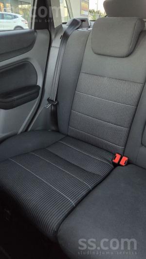 Pelēks Ford Focus 2009 Rīga, ar dzinēja tilpumu 1.80 L un nobraukumu 183 tūkst. km par 2400 €, foto 9 vietnē AUTOMOTO.COM.LV