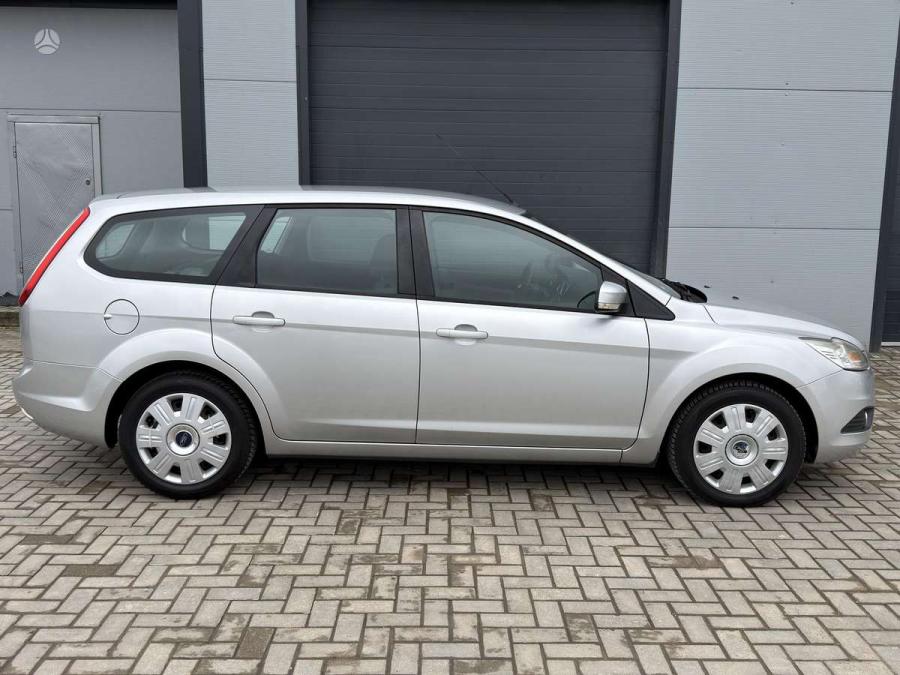Grey Ford Focus 2009 in Vilnius, with an engine capacity of 2.00 L and mileage of 268 thousand km for 1850 €, photo 4 on AUTOMOTO.COM.LV