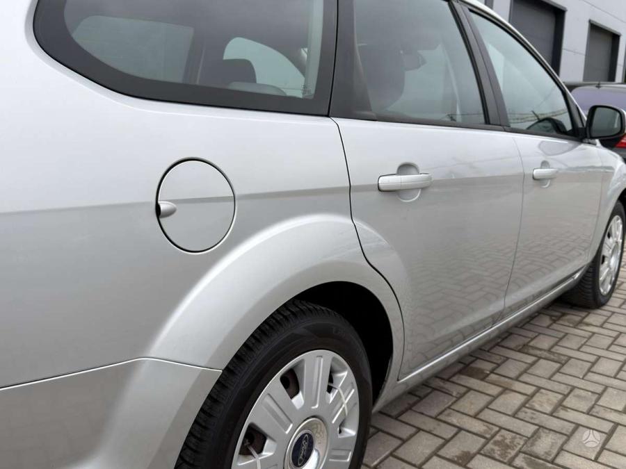 Grey Ford Focus 2009 in Vilnius, with an engine capacity of 2.00 L and mileage of 268 thousand km for 1850 €, photo 6 on AUTOMOTO.COM.LV