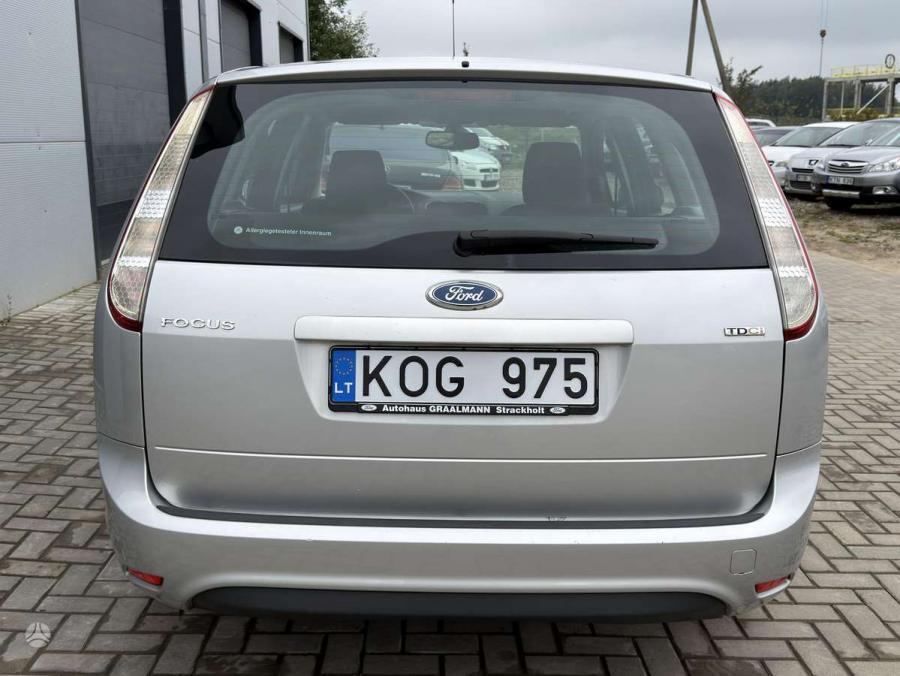 Grey Ford Focus 2009 in Vilnius, with an engine capacity of 2.00 L and mileage of 268 thousand km for 1850 €, photo 8 on AUTOMOTO.COM.LV