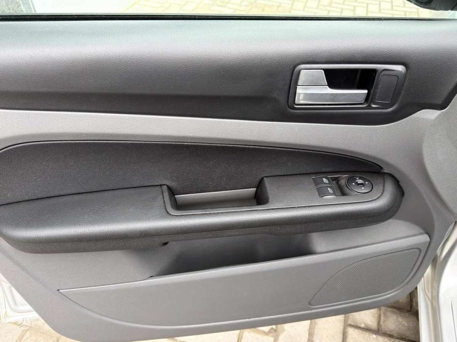Grey Ford Focus 2009 in Vilnius, with an engine capacity of 2.00 L and mileage of 268 thousand km for 1850 €, photo 28 on AUTOMOTO.COM.LV