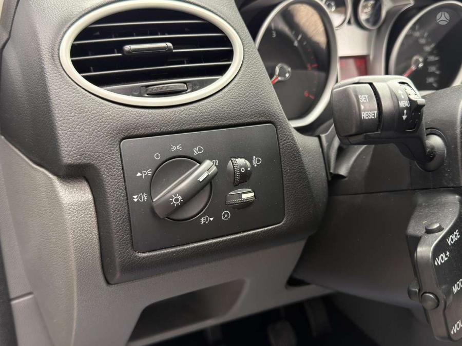 Grey Ford Focus 2009 in Vilnius, with an engine capacity of 2.00 L and mileage of 268 thousand km for 1850 €, photo 30 on AUTOMOTO.COM.LV