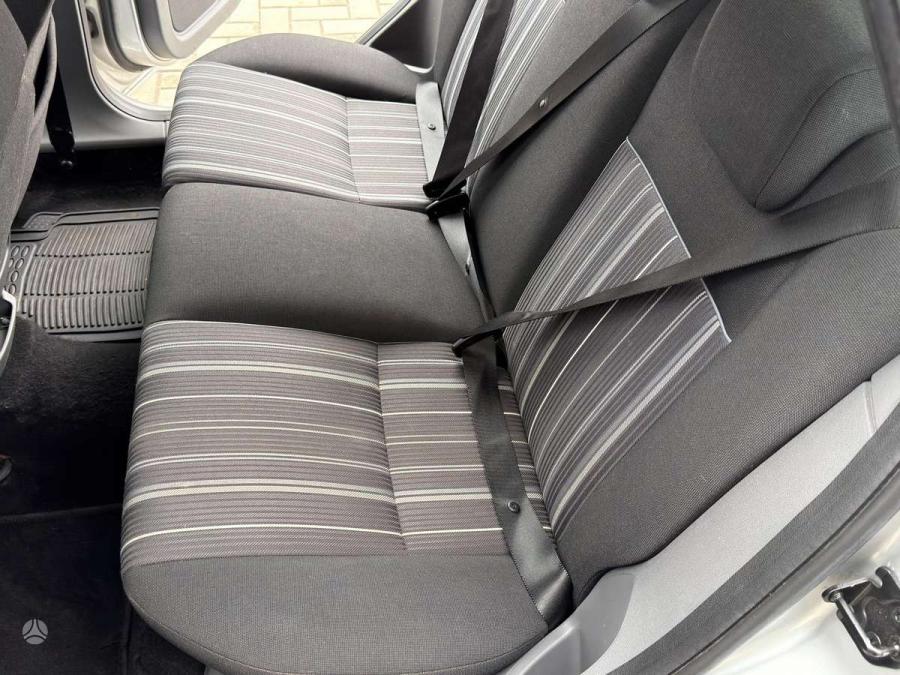 Grey Ford Focus 2009 in Vilnius, with an engine capacity of 2.00 L and mileage of 268 thousand km for 1850 €, photo 32 on AUTOMOTO.COM.LV