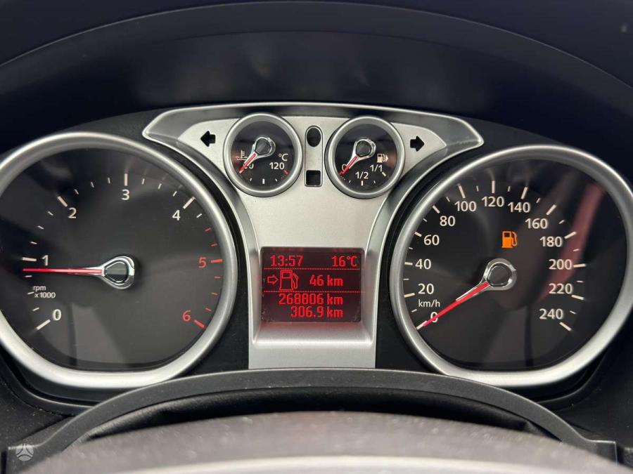 Grey Ford Focus 2009 in Vilnius, with an engine capacity of 2.00 L and mileage of 268 thousand km for 1850 €, photo 41 on AUTOMOTO.COM.LV
