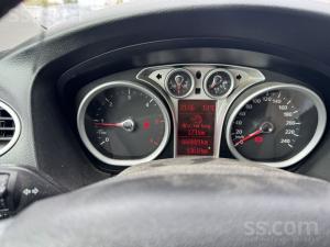Grey Ford Focus 2009 in Daugavpils, with an engine capacity of 1.60 L and mileage of 0 thousand km for 1200 €, photo 8 on AUTOMOTO.COM.LV