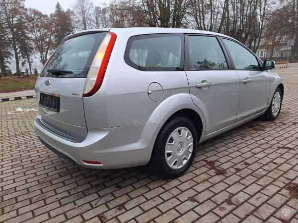 Pelēks Ford Focus 2010 Šauļi, ar dzinēja tilpumu 1.56 L un nobraukumu 300 tūkst. km par 2150 €, foto 3 vietnē AUTOMOTO.COM.LV