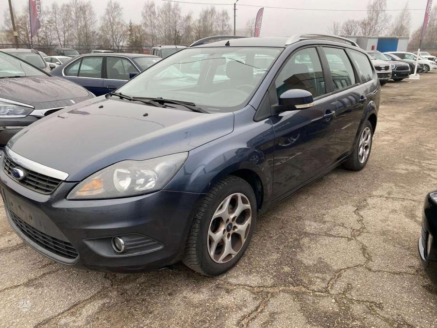 Pelēks Ford Focus 2010 Panevēža, ar dzinēja tilpumu 1.60 L un nobraukumu 324 tūkst. km par 1950 €, foto 2 vietnē AUTOMOTO.COM.LV